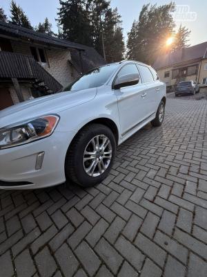 White Volvo XC60 2015 in Prienai, with an engine capacity of 2.50 L and mileage of 260 thousand km for 12000 €, photo 5 on AUTOMOTO.COM.LV