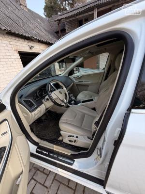 White Volvo XC60 2015 in Prienai, with an engine capacity of 2.50 L and mileage of 260 thousand km for 12000 €, photo 8 on AUTOMOTO.COM.LV