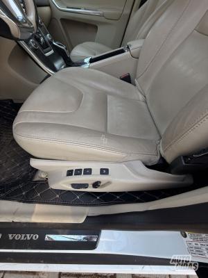 White Volvo XC60 2015 in Prienai, with an engine capacity of 2.50 L and mileage of 260 thousand km for 12000 €, photo 12 on AUTOMOTO.COM.LV
