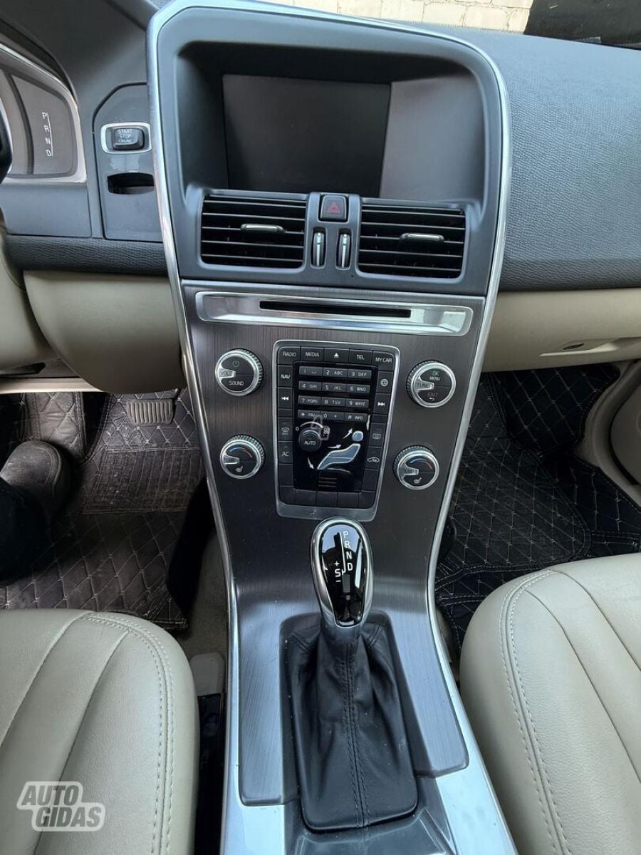 White Volvo XC60 2015 in Prienai, with an engine capacity of 2.50 L and mileage of 260 thousand km for 12000 €, photo 13 on AUTOMOTO.COM.LV