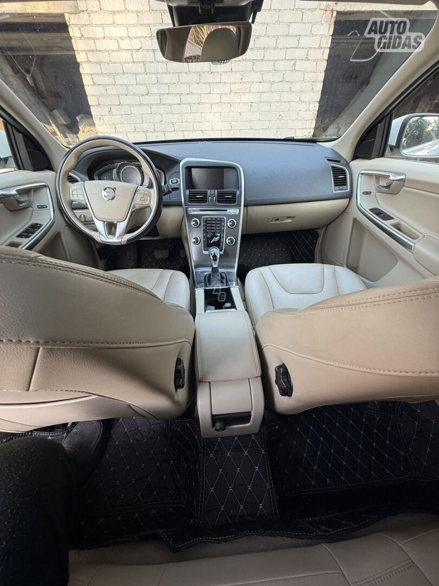 White Volvo XC60 2015 in Prienai, with an engine capacity of 2.50 L and mileage of 260 thousand km for 12000 €, photo 14 on AUTOMOTO.COM.LV