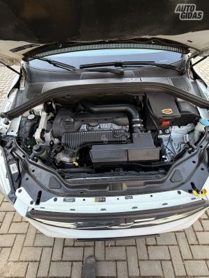 White Volvo XC60 2015 in Prienai, with an engine capacity of 2.50 L and mileage of 260 thousand km for 12000 €, photo 17 on AUTOMOTO.COM.LV