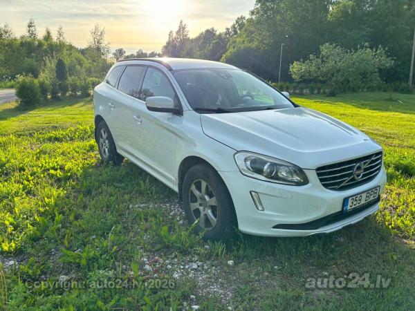 White Volvo XC60 2015 in Tallinn, with an engine capacity of 2.40 L and mileage of 212 thousand km for 12000 €, photo 3 on AUTOMOTO.COM.LV