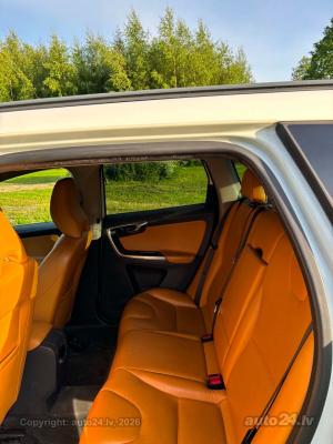 White Volvo XC60 2015 in Tallinn, with an engine capacity of 2.40 L and mileage of 212 thousand km for 12000 €, photo 7 on AUTOMOTO.COM.LV