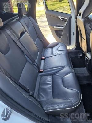 Balts Volvo XC60 2015 Valmiera, ar dzinēja tilpumu 2.00 L un nobraukumu 337 tūkst. km par 8000 €, foto 7 vietnē AUTOMOTO.COM.LV