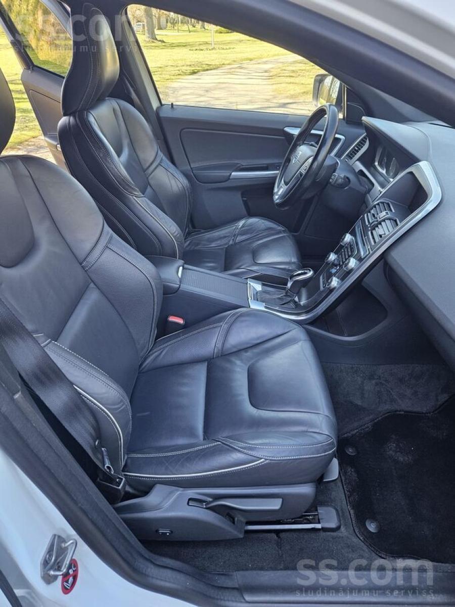 Balts Volvo XC60 2015 Valmiera, ar dzinēja tilpumu 2.00 L un nobraukumu 337 tūkst. km par 8000 €, foto 8 vietnē AUTOMOTO.COM.LV