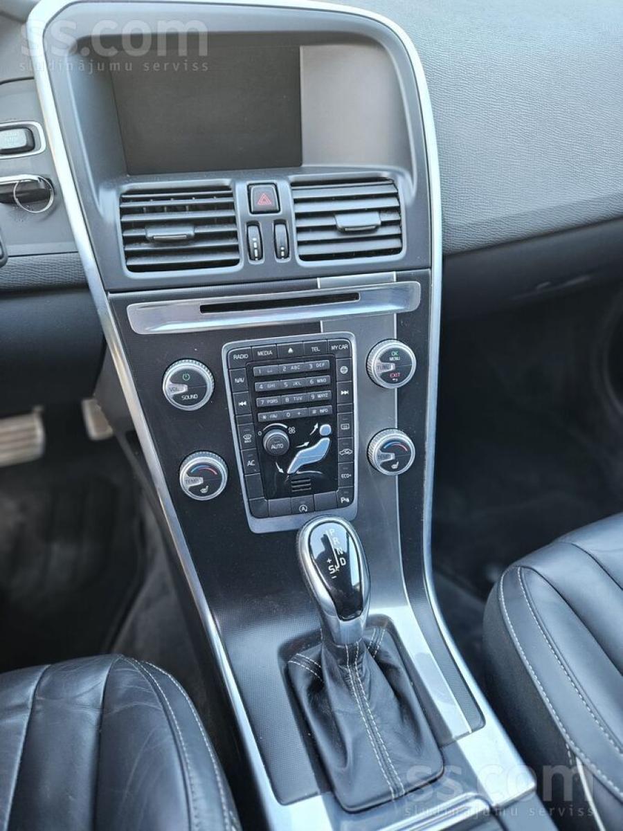 Balts Volvo XC60 2015 Valmiera, ar dzinēja tilpumu 2.00 L un nobraukumu 337 tūkst. km par 8000 €, foto 11 vietnē AUTOMOTO.COM.LV