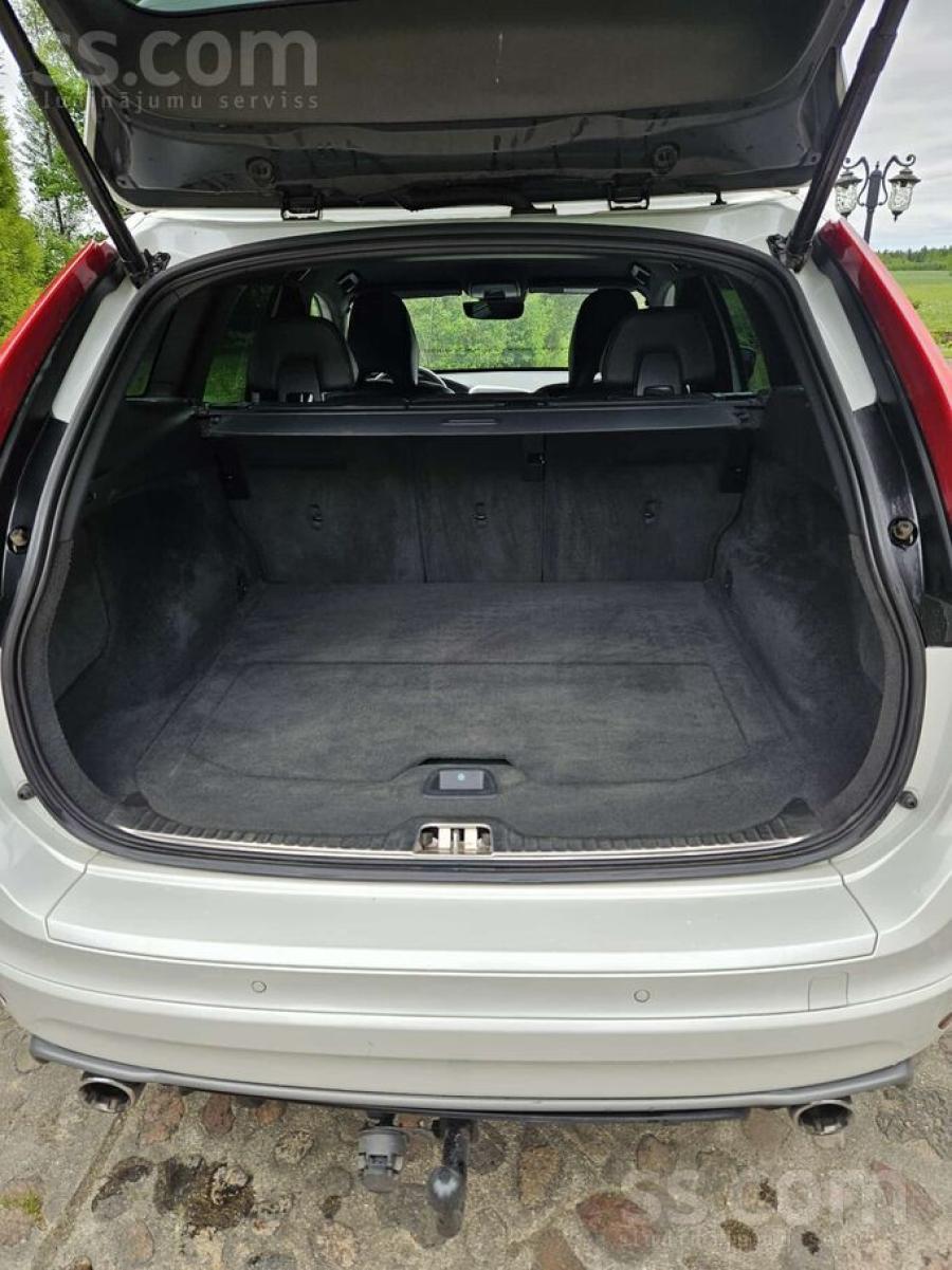Balts Volvo XC60 2015 Valmiera, ar dzinēja tilpumu 2.00 L un nobraukumu 337 tūkst. km par 8000 €, foto 13 vietnē AUTOMOTO.COM.LV
