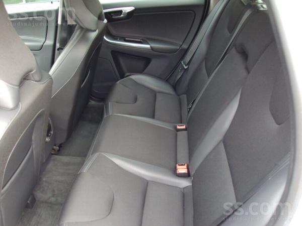 Balts Volvo XC60 2015 Rīga, ar dzinēja tilpumu 2.00 L un nobraukumu 104 tūkst. km par 16500 €, foto 5 vietnē AUTOMOTO.COM.LV