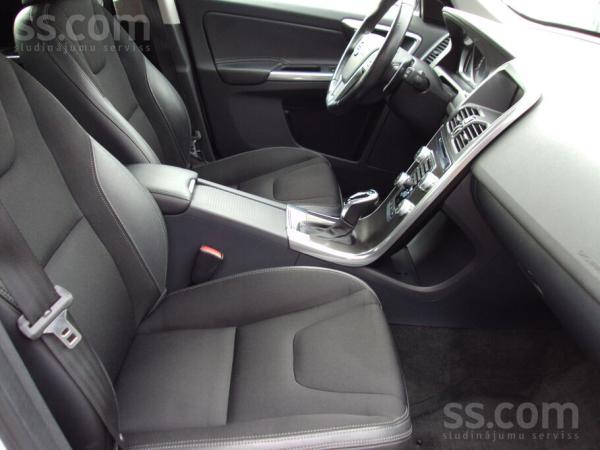 Balts Volvo XC60 2015 Rīga, ar dzinēja tilpumu 2.00 L un nobraukumu 104 tūkst. km par 16500 €, foto 7 vietnē AUTOMOTO.COM.LV