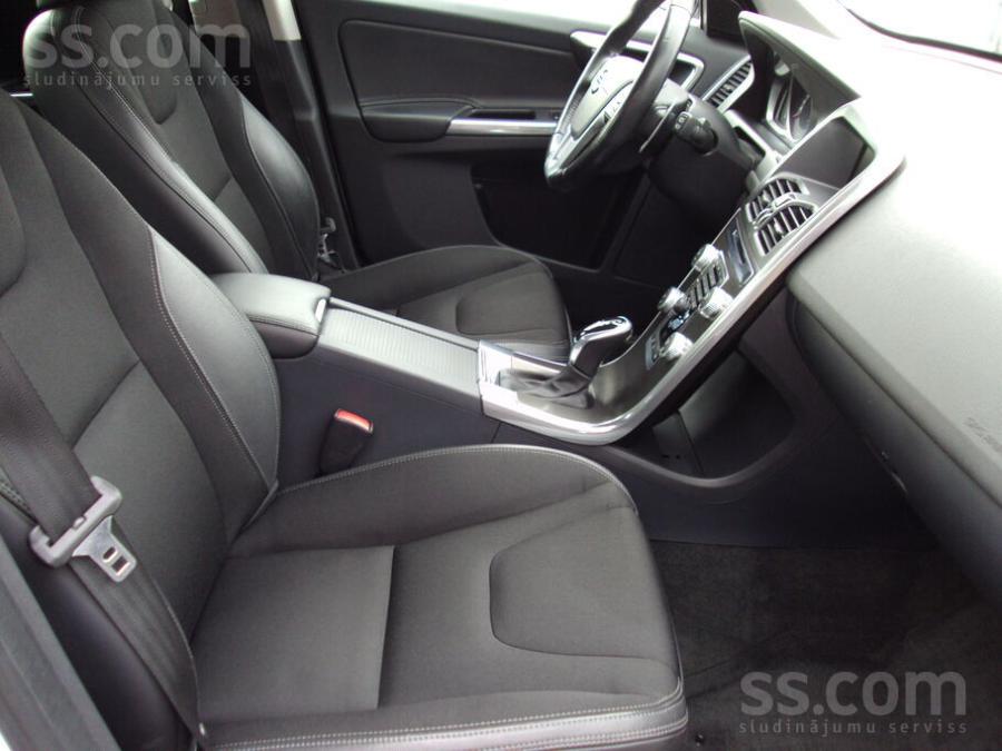 White Volvo XC60 2015 in Riga, with an engine capacity of 2.00 L and mileage of 104 thousand km for 16500 €, photo 8 on AUTOMOTO.COM.LV