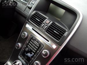 White Volvo XC60 2015 in Riga, with an engine capacity of 2.00 L and mileage of 104 thousand km for 16500 €, photo 9 on AUTOMOTO.COM.LV