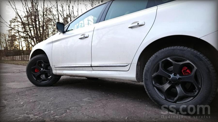 Balts Volvo XC60 2015 Rīga, ar dzinēja tilpumu 2.00 L un nobraukumu 300 tūkst. km par 7300 €, foto 3 vietnē AUTOMOTO.COM.LV