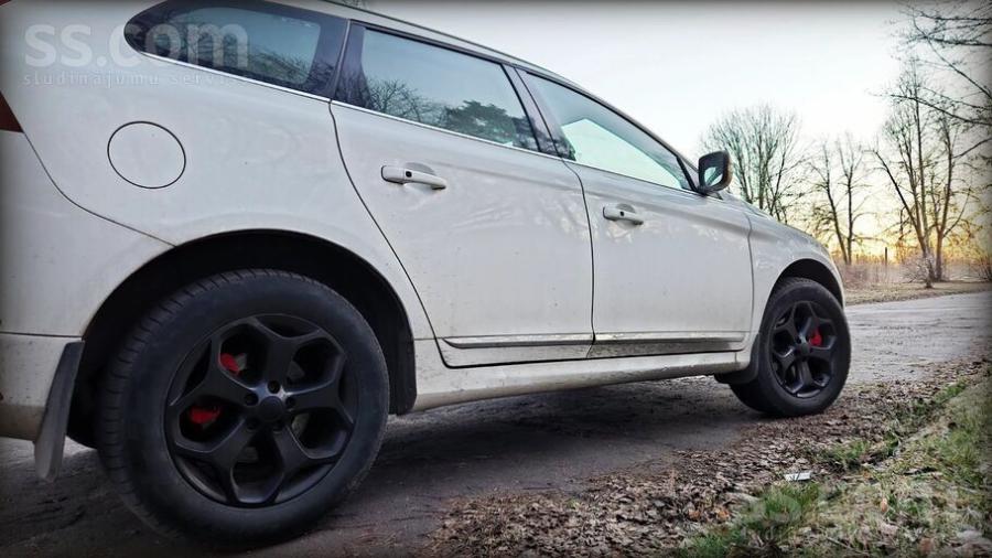 Balts Volvo XC60 2015 Rīga, ar dzinēja tilpumu 2.00 L un nobraukumu 300 tūkst. km par 7300 €, foto 5 vietnē AUTOMOTO.COM.LV