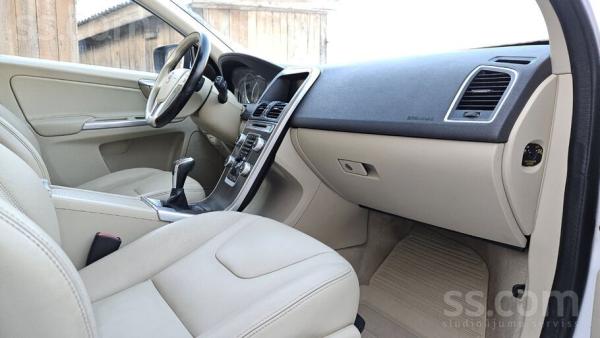 Balts Volvo XC60 2015 Rīga, ar dzinēja tilpumu 2.00 L un nobraukumu 300 tūkst. km par 7300 €, foto 8 vietnē AUTOMOTO.COM.LV