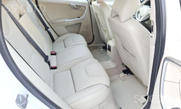 Balts Volvo XC60 2015 Rīga, ar dzinēja tilpumu 2.00 L un nobraukumu 300 tūkst. km par 7300 €, foto 10 vietnē AUTOMOTO.COM.LV