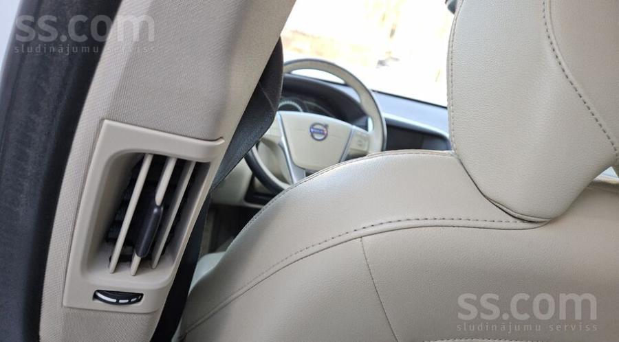 Balts Volvo XC60 2015 Rīga, ar dzinēja tilpumu 2.00 L un nobraukumu 300 tūkst. km par 7300 €, foto 14 vietnē AUTOMOTO.COM.LV
