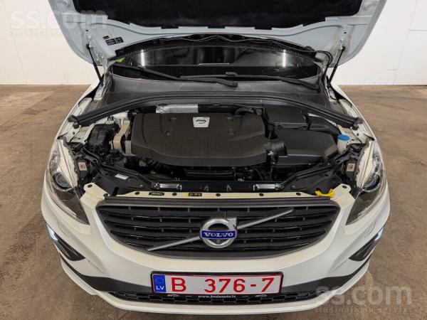 Белый Вольво ХС60 2015 в Юрмала, объемом двигателя 2.40 л и пробегом 303 тыс. км за 14450 €, фото 4 на AUTOMOTO.COM.LV