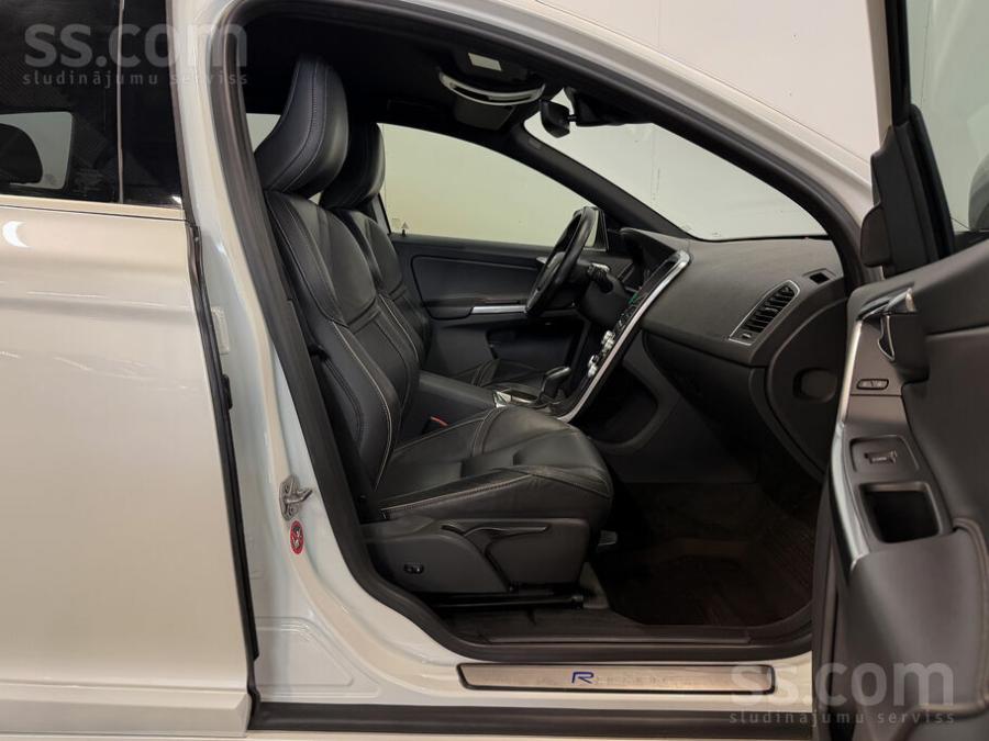 Balts Volvo XC60 2015 Jūrmala, ar dzinēja tilpumu 2.40 L un nobraukumu 303 tūkst. km par 14450 €, foto 18 vietnē AUTOMOTO.COM.LV