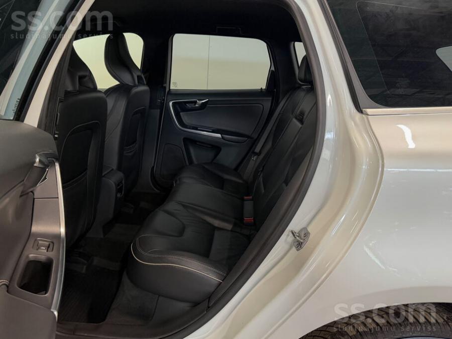 Balts Volvo XC60 2015 Jūrmala, ar dzinēja tilpumu 2.40 L un nobraukumu 303 tūkst. km par 14450 €, foto 21 vietnē AUTOMOTO.COM.LV