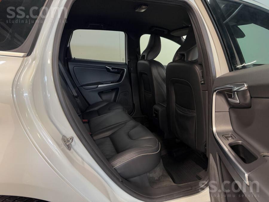 Balts Volvo XC60 2015 Jūrmala, ar dzinēja tilpumu 2.40 L un nobraukumu 303 tūkst. km par 14450 €, foto 22 vietnē AUTOMOTO.COM.LV