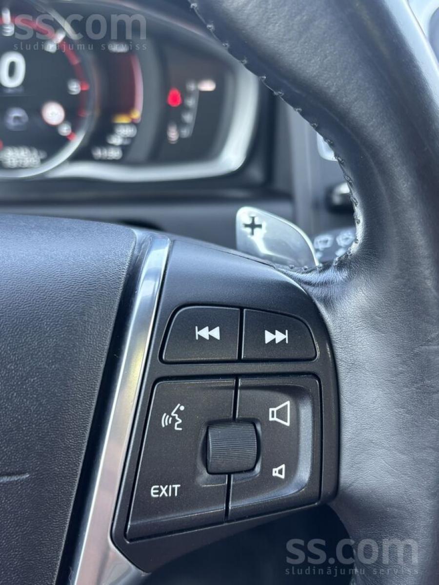 Balts Volvo XC60 2015 Rīga, ar dzinēja tilpumu 2.40 L un nobraukumu 197 tūkst. km par 15300 €, foto 14 vietnē AUTOMOTO.COM.LV