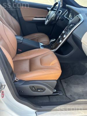 Balts Volvo XC60 2015 Rīga, ar dzinēja tilpumu 2.40 L un nobraukumu 197 tūkst. km par 15300 €, foto 18 vietnē AUTOMOTO.COM.LV
