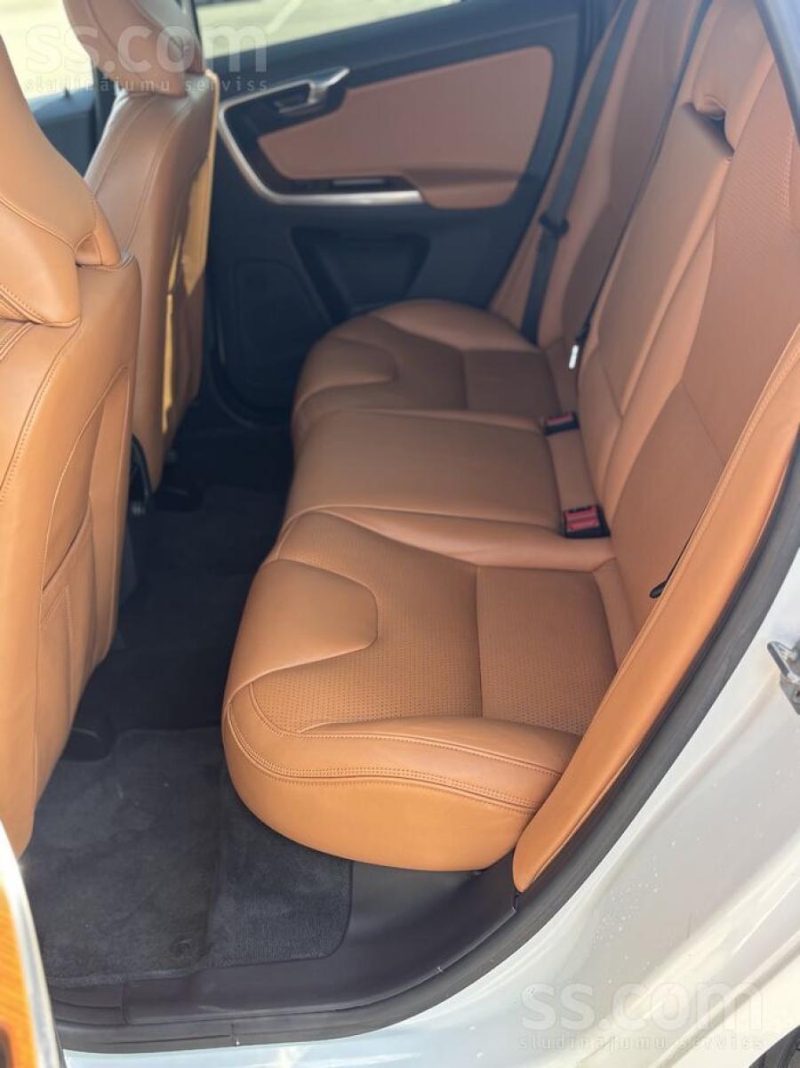 Balts Volvo XC60 2015 Rīga, ar dzinēja tilpumu 2.40 L un nobraukumu 197 tūkst. km par 15300 €, foto 19 vietnē AUTOMOTO.COM.LV