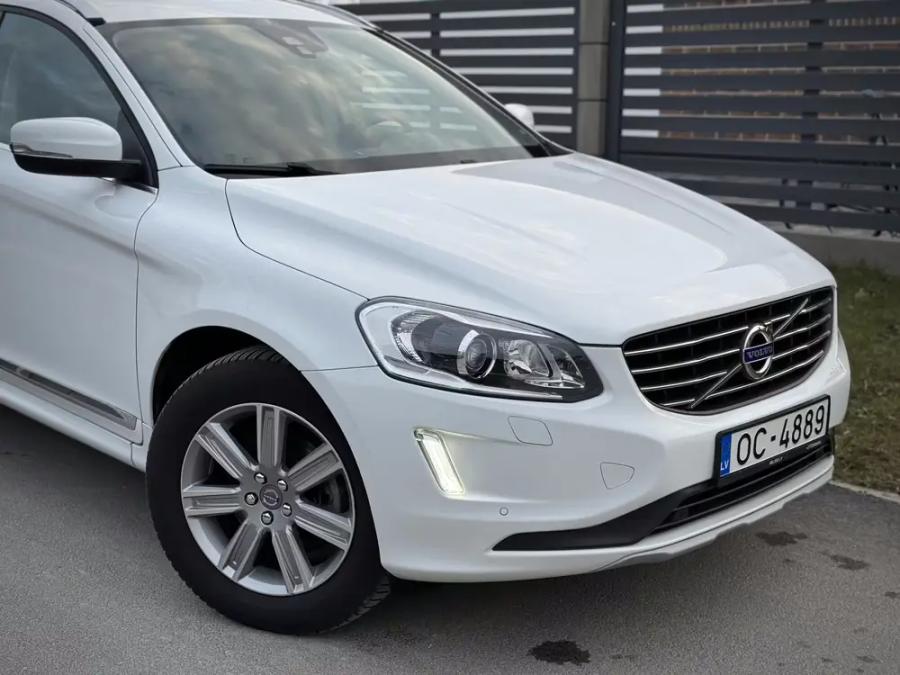 White Volvo XC60 2015 in Jelgava, with an engine capacity of 2.00 L and mileage of 245 thousand km for 13800 €, photo 6 on AUTOMOTO.COM.LV