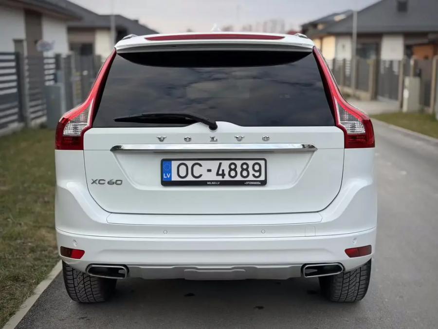 White Volvo XC60 2015 in Jelgava, with an engine capacity of 2.00 L and mileage of 245 thousand km for 13800 €, photo 9 on AUTOMOTO.COM.LV