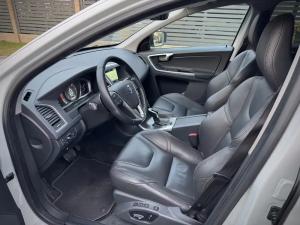 White Volvo XC60 2015 in Jelgava, with an engine capacity of 2.00 L and mileage of 245 thousand km for 13800 €, photo 10 on AUTOMOTO.COM.LV