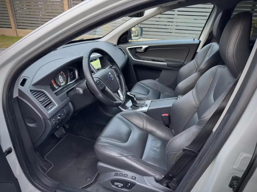 White Volvo XC60 2015 in Jelgava, with an engine capacity of 2.00 L and mileage of 245 thousand km for 13800 €, photo 10 on AUTOMOTO.COM.LV