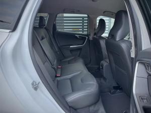White Volvo XC60 2015 in Jelgava, with an engine capacity of 2.00 L and mileage of 245 thousand km for 13800 €, photo 11 on AUTOMOTO.COM.LV