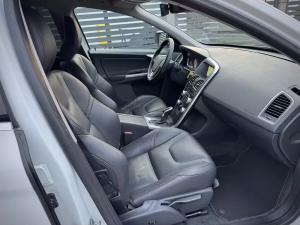 White Volvo XC60 2015 in Jelgava, with an engine capacity of 2.00 L and mileage of 245 thousand km for 13800 €, photo 12 on AUTOMOTO.COM.LV
