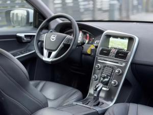 White Volvo XC60 2015 in Jelgava, with an engine capacity of 2.00 L and mileage of 245 thousand km for 13800 €, photo 14 on AUTOMOTO.COM.LV