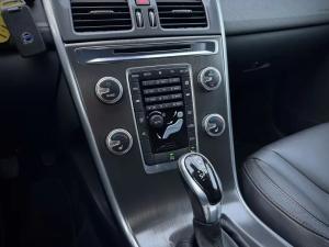 White Volvo XC60 2015 in Jelgava, with an engine capacity of 2.00 L and mileage of 245 thousand km for 13800 €, photo 15 on AUTOMOTO.COM.LV