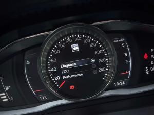 White Volvo XC60 2015 in Jelgava, with an engine capacity of 2.00 L and mileage of 245 thousand km for 13800 €, photo 20 on AUTOMOTO.COM.LV