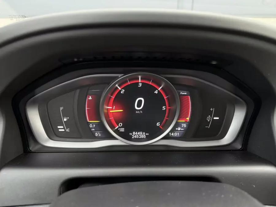 Белый Вольво ХС60 2015 в Рига, объемом двигателя 2.00 л и пробегом 245 тыс. км за 9990 €, фото 13 на AUTOMOTO.COM.LV
