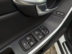 Белый Вольво ХС60 2015 в Рига, объемом двигателя 2.00 л и пробегом 245 тыс. км за 9990 €, фото 14 на AUTOMOTO.COM.LV
