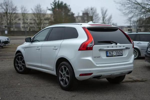 Balts Volvo XC60 2015 Liepāja, ar dzinēja tilpumu 2.00 L un nobraukumu 263 tūkst. km par 15350 €, foto 2 vietnē AUTOMOTO.COM.LV