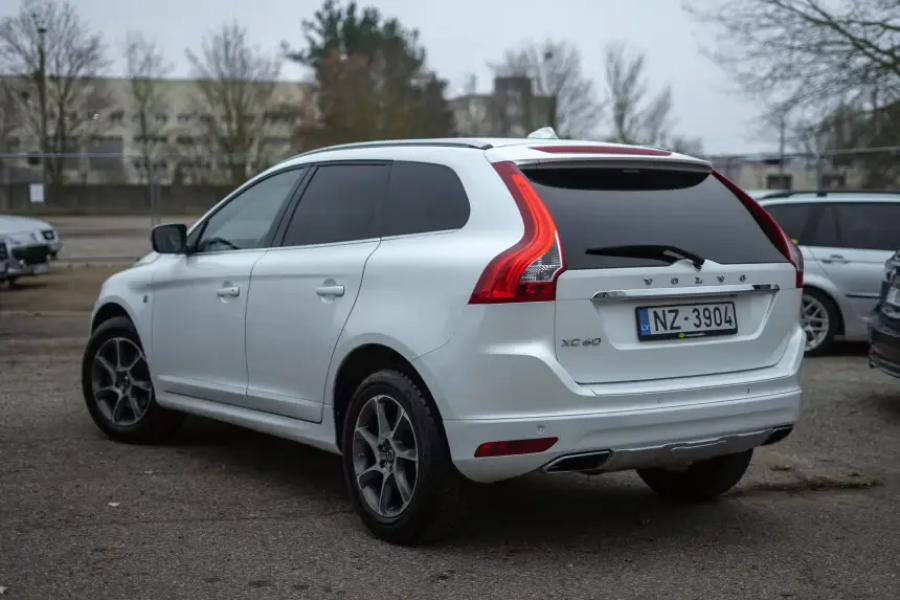 Balts Volvo XC60 2015 Liepāja, ar dzinēja tilpumu 2.00 L un nobraukumu 263 tūkst. km par 15350 €, foto 3 vietnē AUTOMOTO.COM.LV