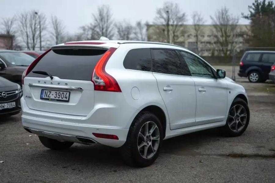 Balts Volvo XC60 2015 Liepāja, ar dzinēja tilpumu 2.00 L un nobraukumu 263 tūkst. km par 15350 €, foto 4 vietnē AUTOMOTO.COM.LV