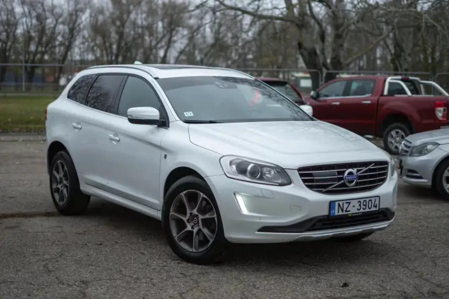 Balts Volvo XC60 2015 Liepāja, ar dzinēja tilpumu 2.00 L un nobraukumu 263 tūkst. km par 15350 €, foto 5 vietnē AUTOMOTO.COM.LV