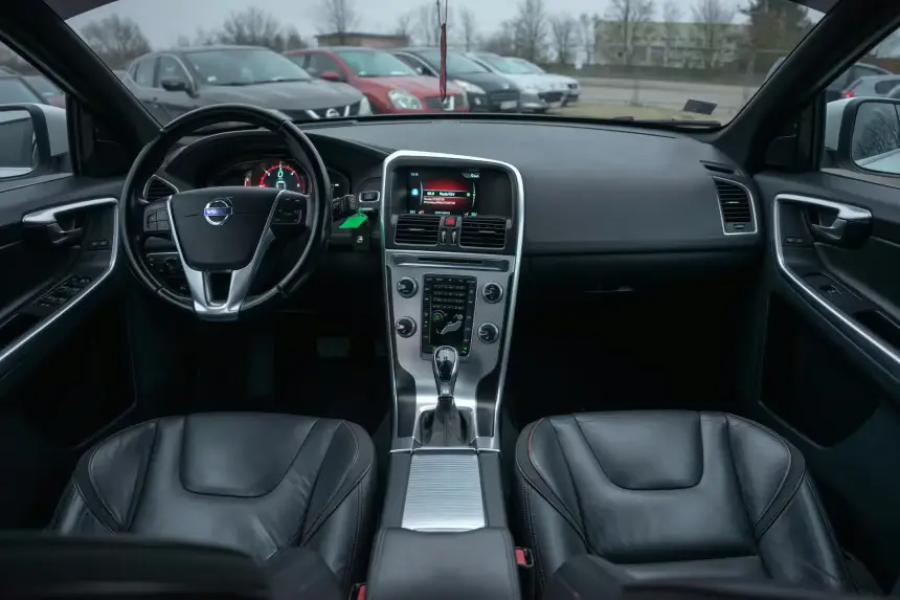 Balts Volvo XC60 2015 Liepāja, ar dzinēja tilpumu 2.00 L un nobraukumu 263 tūkst. km par 15350 €, foto 8 vietnē AUTOMOTO.COM.LV