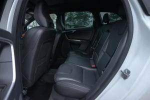 Balts Volvo XC60 2015 Liepāja, ar dzinēja tilpumu 2.00 L un nobraukumu 263 tūkst. km par 15350 €, foto 10 vietnē AUTOMOTO.COM.LV