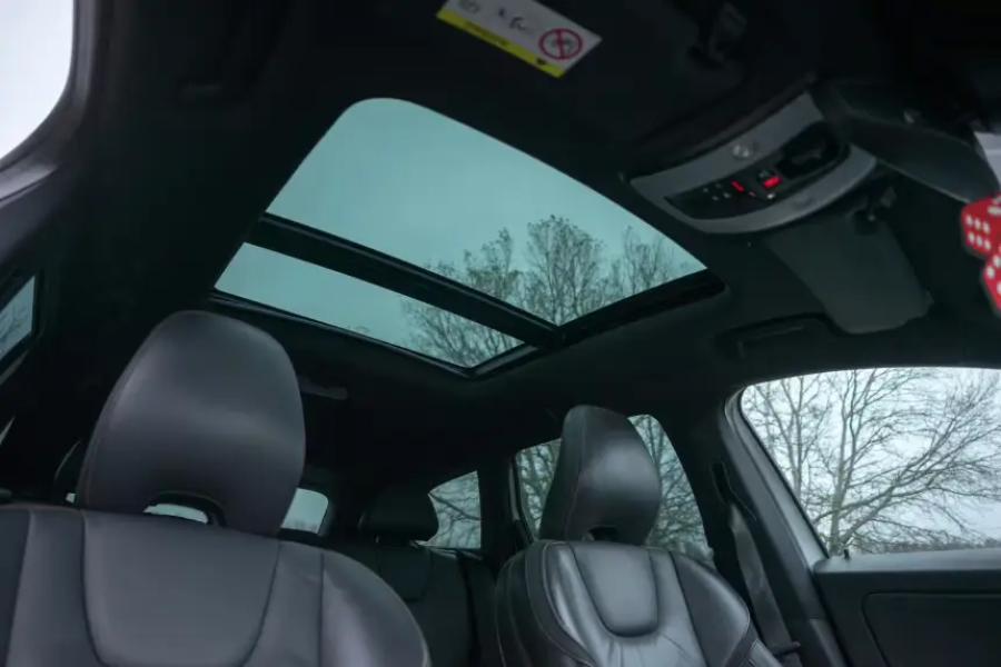 Balts Volvo XC60 2015 Liepāja, ar dzinēja tilpumu 2.00 L un nobraukumu 263 tūkst. km par 15350 €, foto 14 vietnē AUTOMOTO.COM.LV