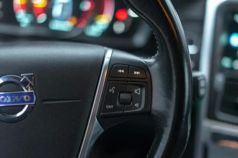 Balts Volvo XC60 2015 Liepāja, ar dzinēja tilpumu 2.00 L un nobraukumu 263 tūkst. km par 15350 €, foto 20 vietnē AUTOMOTO.COM.LV