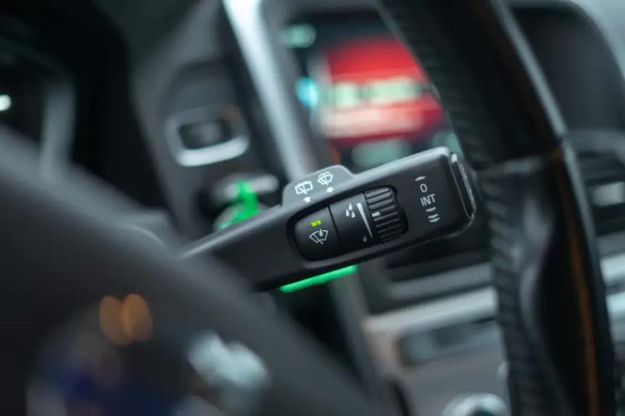 Balts Volvo XC60 2015 Liepāja, ar dzinēja tilpumu 2.00 L un nobraukumu 263 tūkst. km par 15350 €, foto 21 vietnē AUTOMOTO.COM.LV