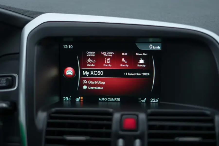 Balts Volvo XC60 2015 Liepāja, ar dzinēja tilpumu 2.00 L un nobraukumu 263 tūkst. km par 15350 €, foto 28 vietnē AUTOMOTO.COM.LV
