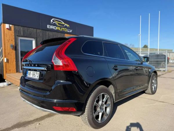 White Volvo XC60 2015 in Riga, with an engine capacity of 2.00 L and mileage of 17 thousand km for 12500 €, photo 3 on AUTOMOTO.COM.LV